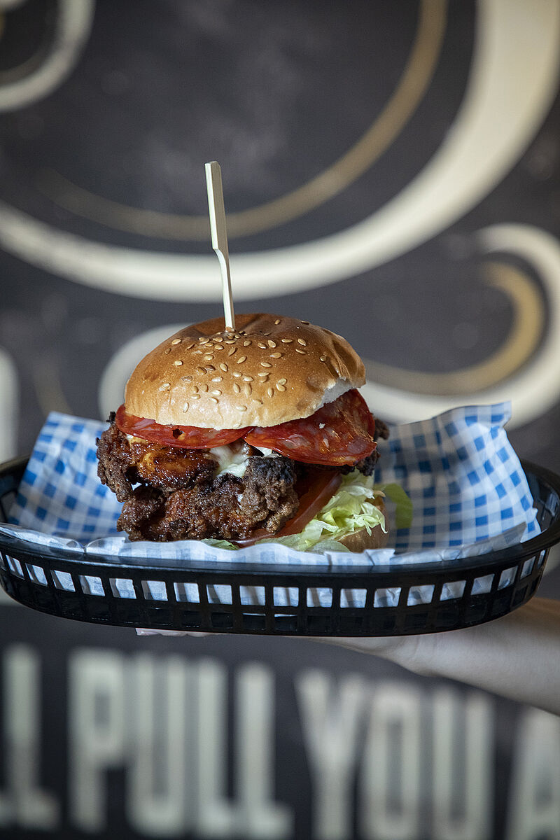Great local pub and courtyard in Devizes - Three Crowns Devizes